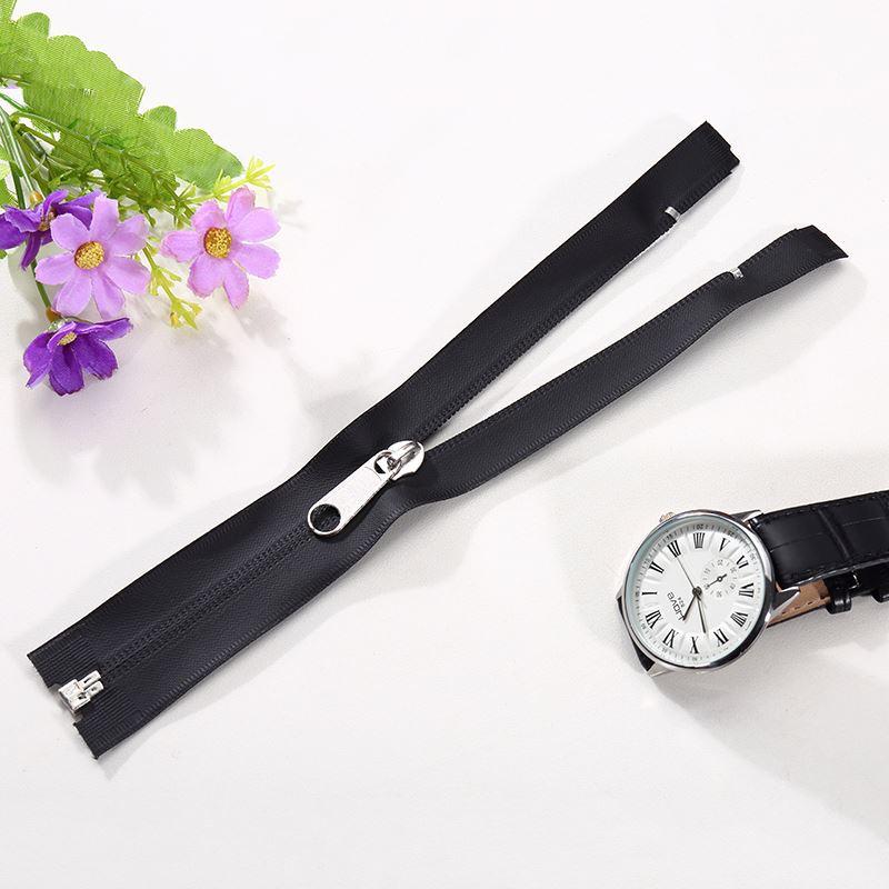 The Science Behind Waterproof Zippers: Keeping Moisture at Bay